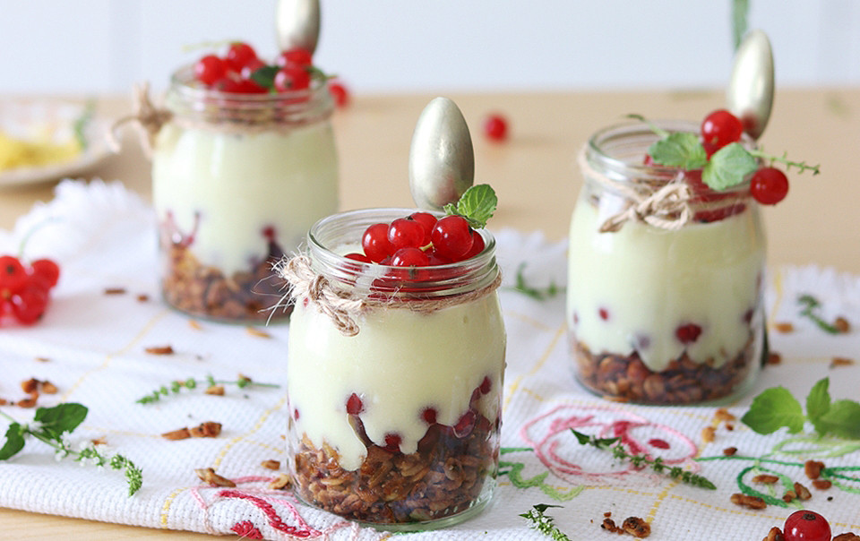 Coppette di crema al limone e ribes | NonSoloBudino
